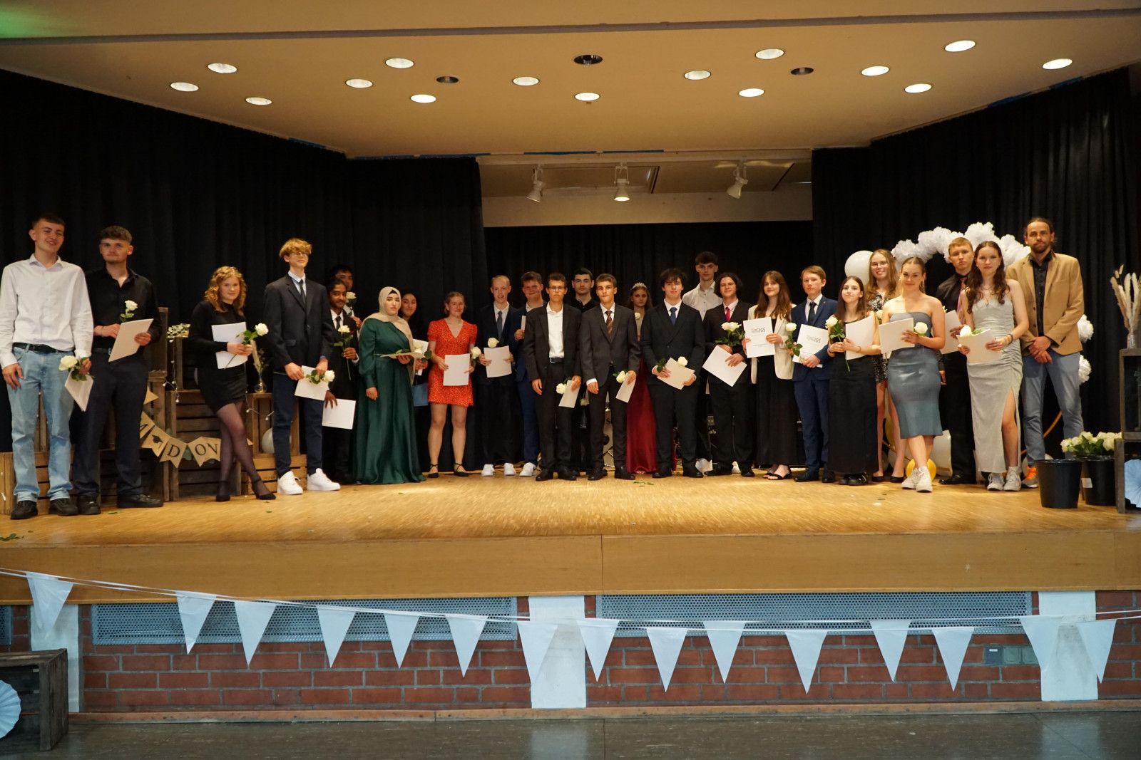 IGS Buxtehude - Zehntklässler feiern Zeugnisübergabe