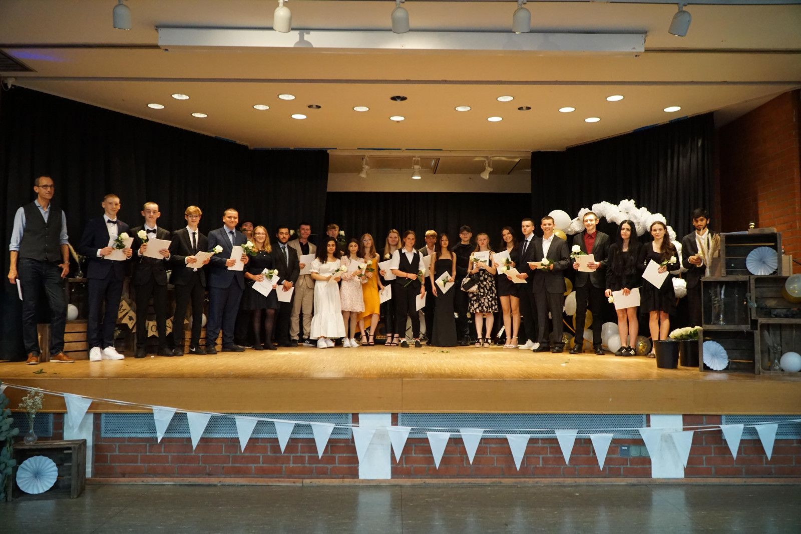 IGS Buxtehude - Zehntklässler feiern Zeugnisübergabe